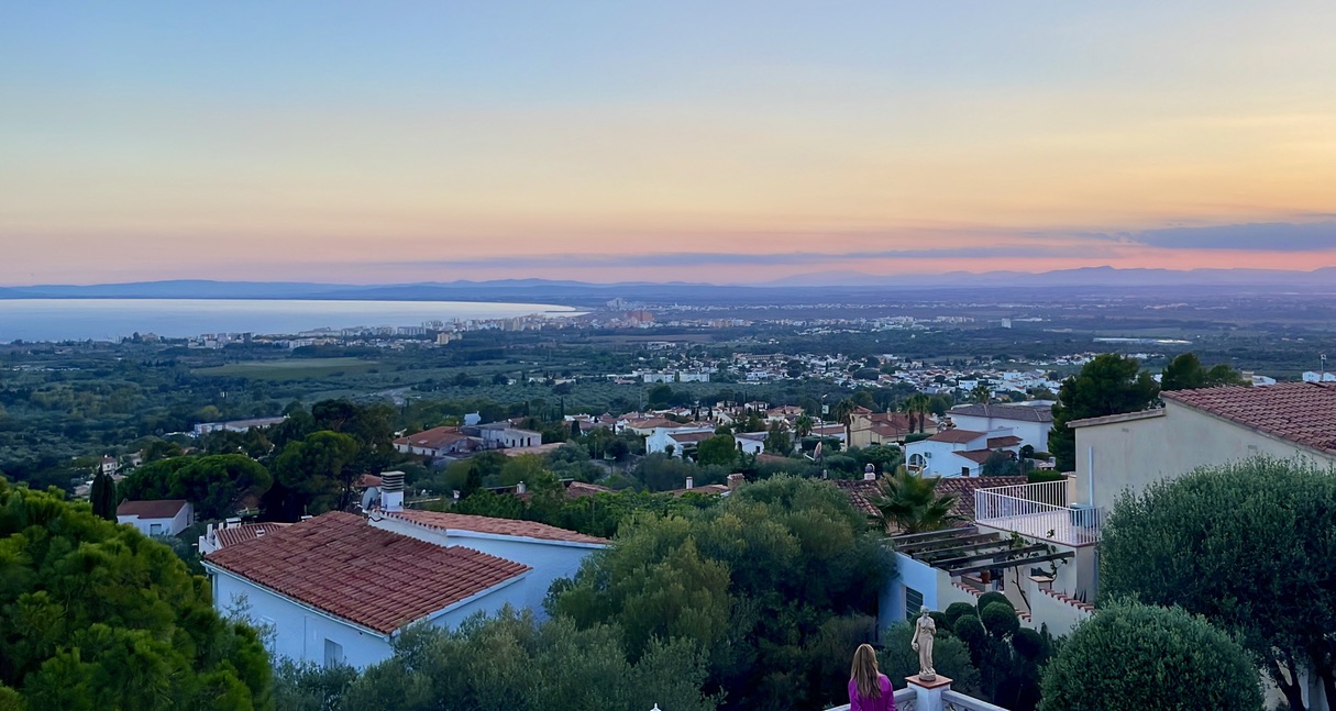Immo Plaza Spain | Hermosa villa de 3 dormitorios con piscina y ...
